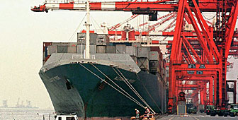 Profit drop for logistics giant - SWI swissinfo.ch