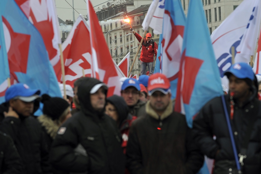 Construction workers stage mass strike - SWI swissinfo.ch