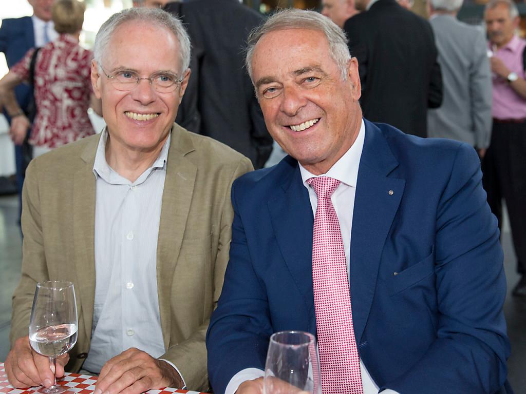 Adolf Ogi reçoit le Prix des générations Erich Walser - SWI swissinfo.ch