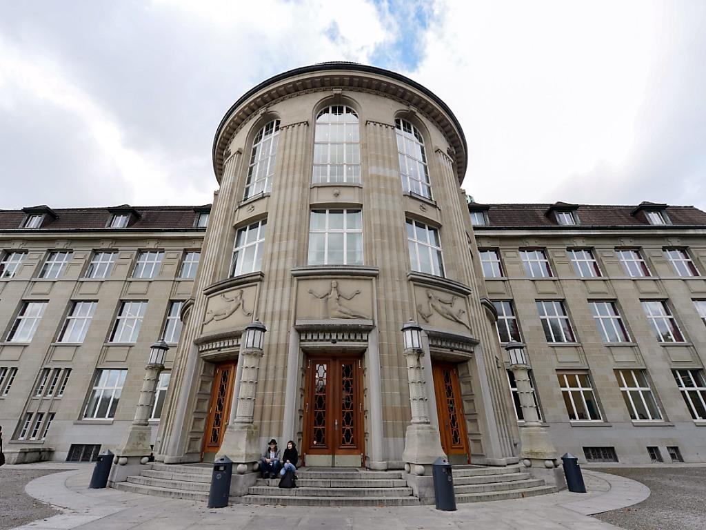 Unis rekrutieren immer mehr Personal im Ausland - SWI swissinfo.ch