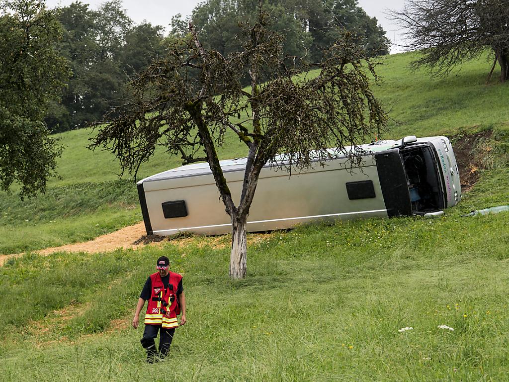 Ollon (VD): un blessé léger lors de la sortie de route d'un autocar - SWI swissinfo.ch