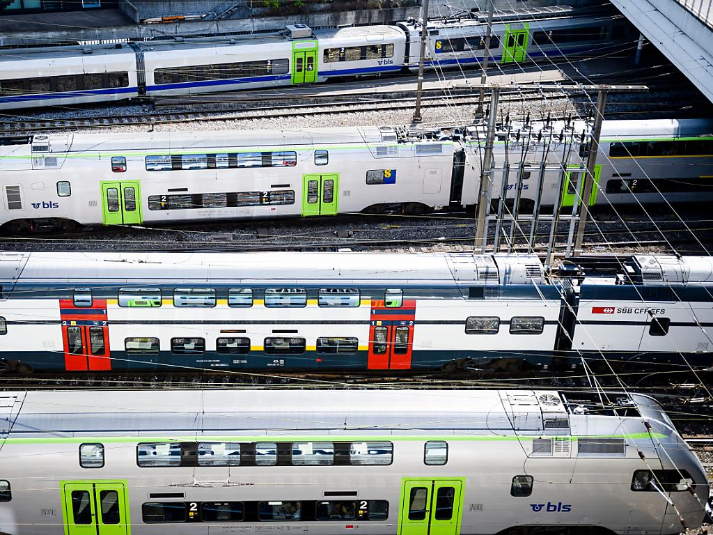 Les trains à deux étages circuleront en Valais dans deux ans - SWI ...