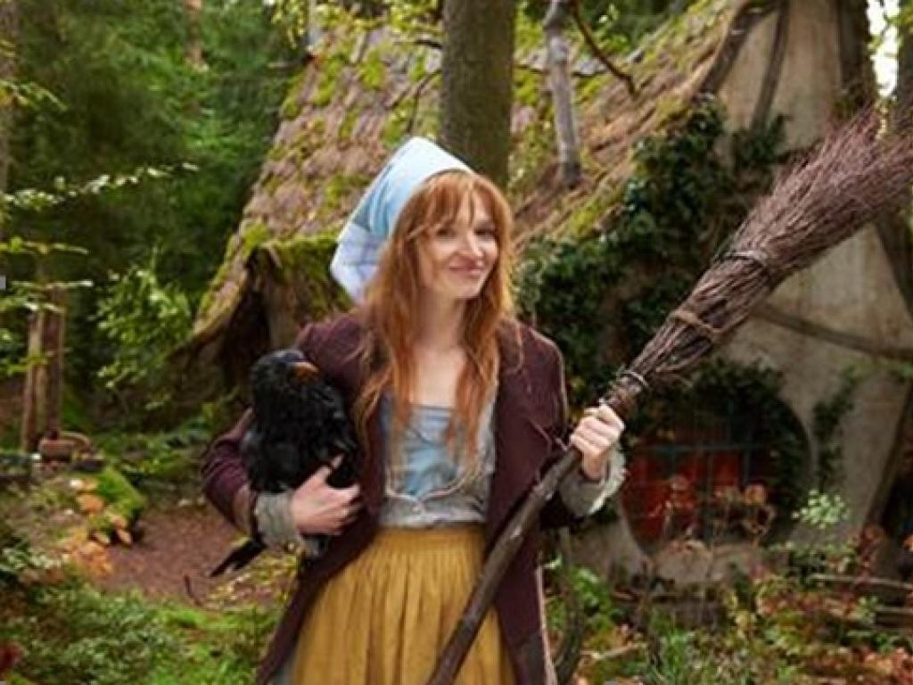 Schweizer Michael Schaerer verfilmt "Die kleine Hexe" - SWI swissinfo.ch