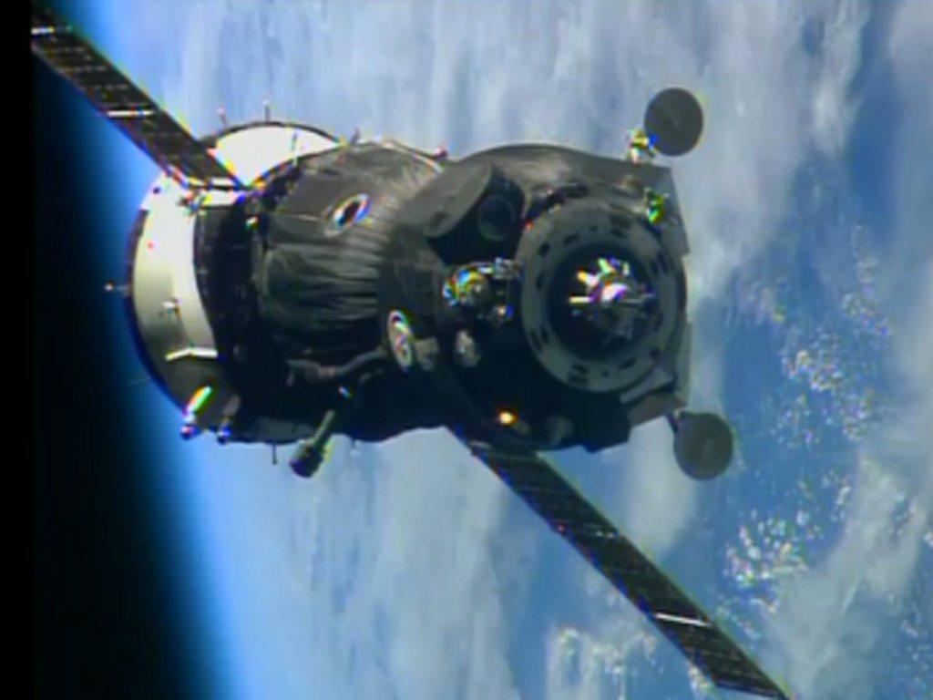 Trois nouveaux astronautes amarrés à la station spatiale (NASA) - SWI ...