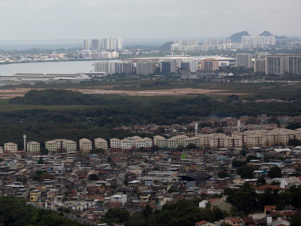 Polizei-Helikopter stürzt bei "City of God"-Favela ab - Vier Tote - SWI ...