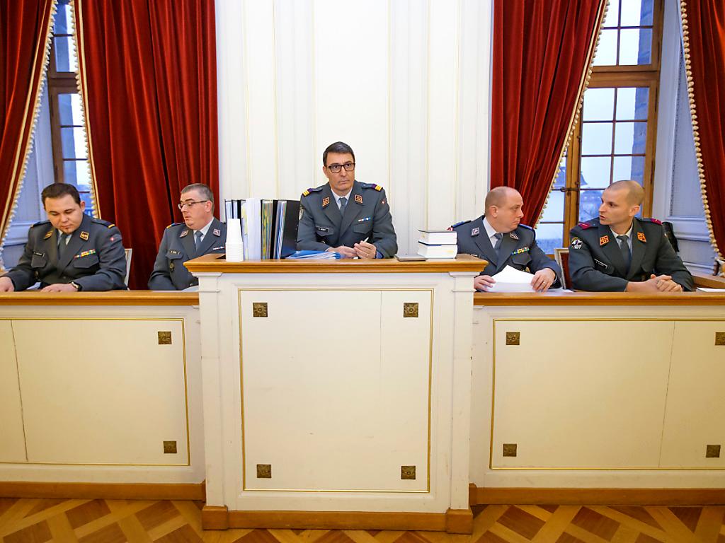 Des cours de tirs de combat au centre du procès - SWI swissinfo.ch