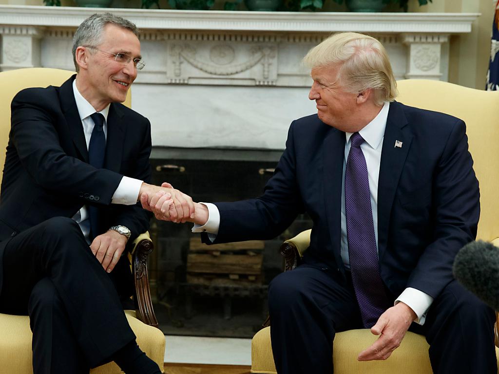 Trump trifft Stoltenberg: NATO nicht obsolet - "Bündnis stärken" - SWI ...