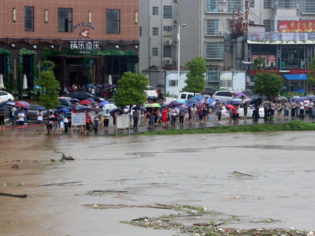Inondations: au moins 60 morts dans le centre de la Chine - SWI ...