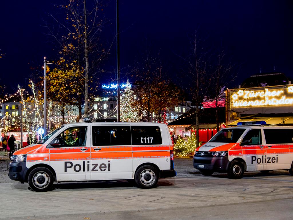 Zurigo: 12 fermi a stazione per zuffe - SWI swissinfo.ch