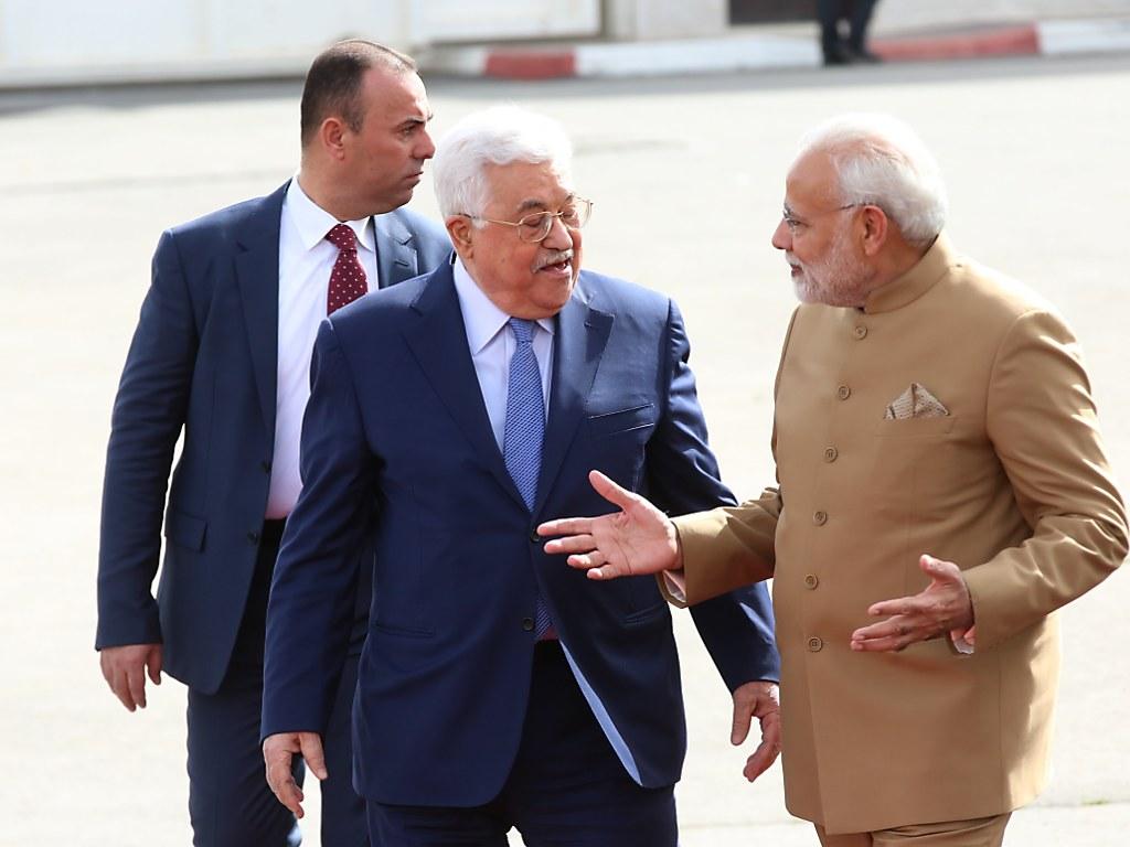 Modi arrivato a Ramallah, incontro con Abu Mazen - SWI swissinfo.ch