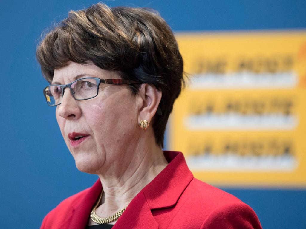 CarPostal: Susanne Ruoff reconnaît des erreurs mais exclut une ...