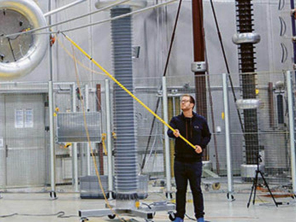 Dank hybriden Freileitungen mehr Strom transportieren - SWI swissinfo.ch