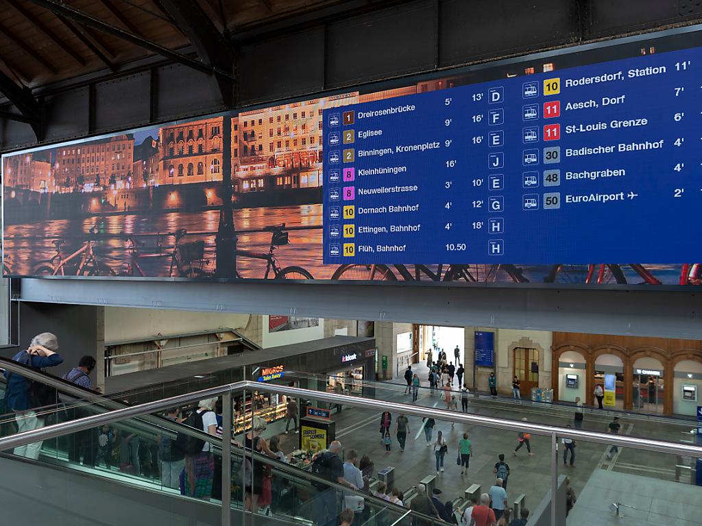 Nouvel écran LED de 12 mètres pour mieux informer les voyageurs - SWI ...