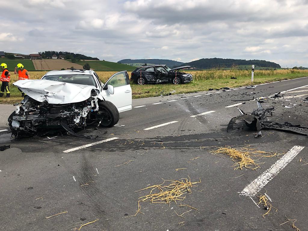 Zwei Personen in Lebensgefahr nach schwerem Unfall in Gunzwil LU - SWI swissinfo.ch