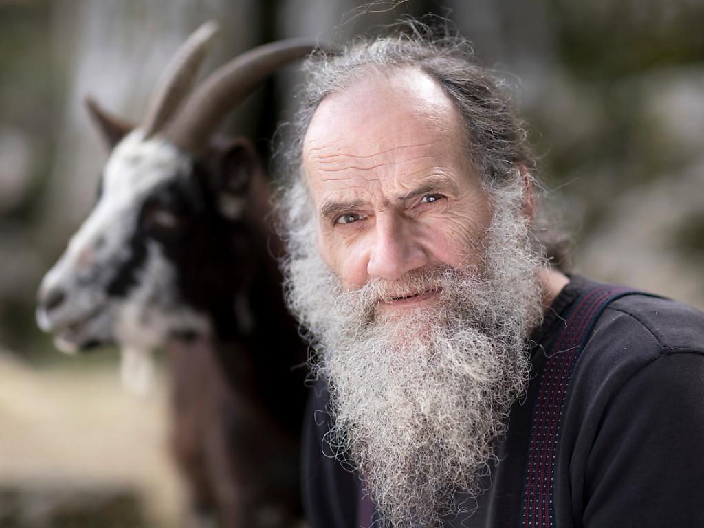 Le prix du Roman des Romands remis au Bernois Jean-Pierre Rochat - SWI ...