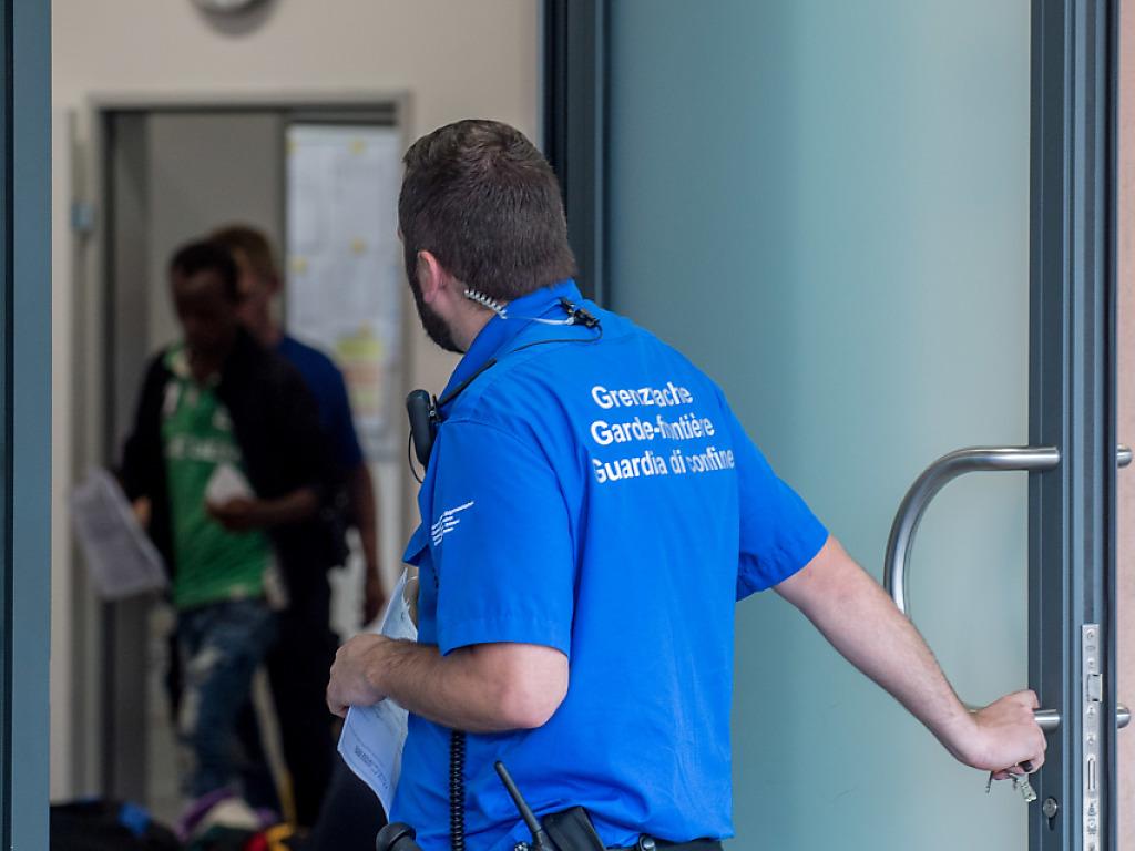 Da oggi pattuglie miste italo-svizzere in zone di frontiera - SWI ...