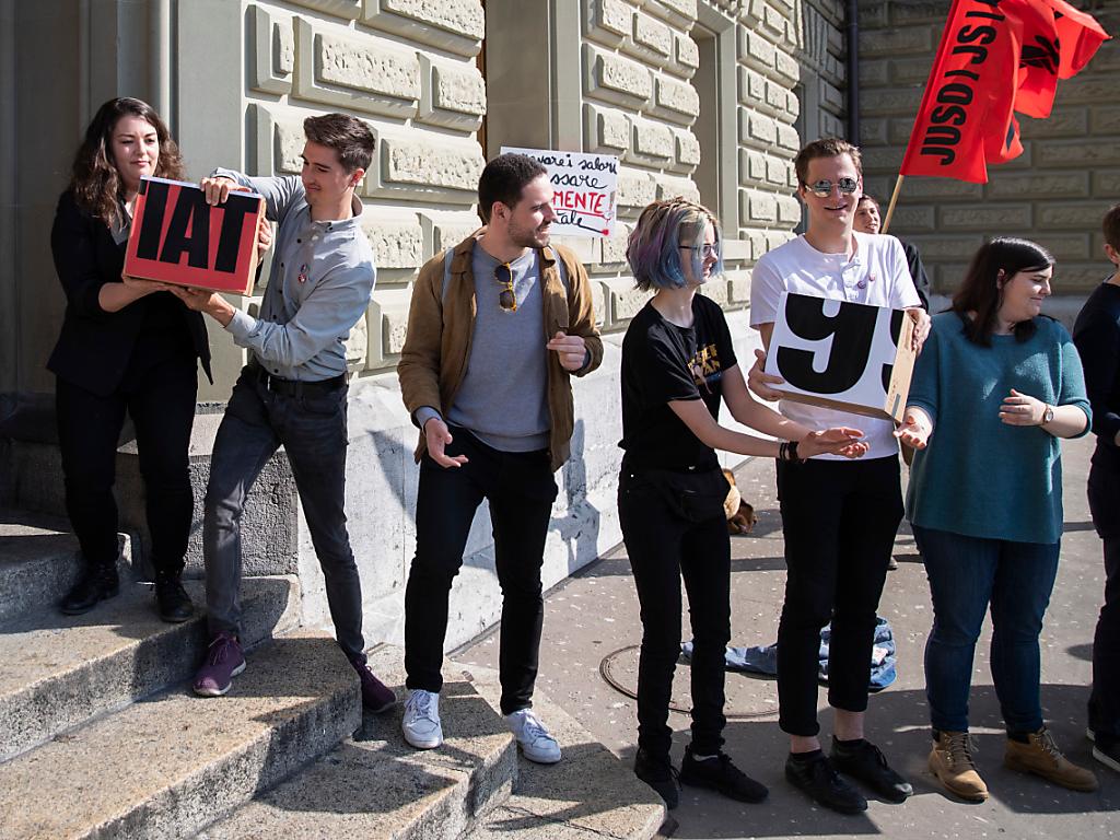 GISO: consegnata iniziativa per tassare 1% più ricchi - SWI swissinfo.ch