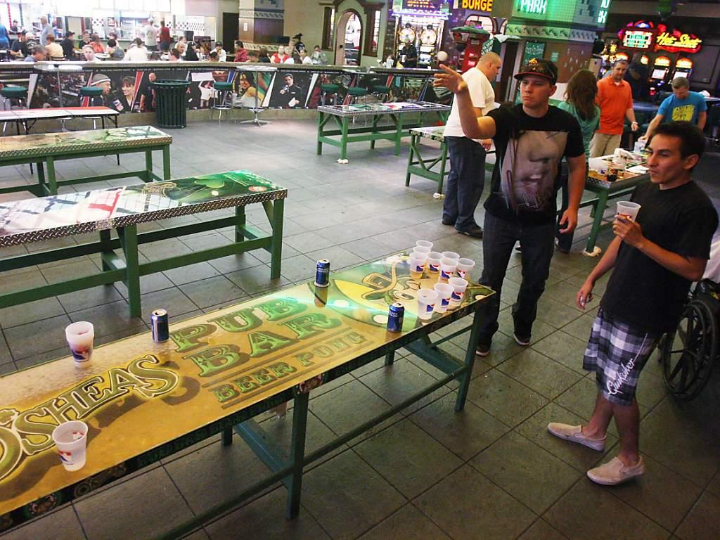 Premio per legge più inutile a Neuchâtel per divieto "birra pong" - SWI swissinfo.ch