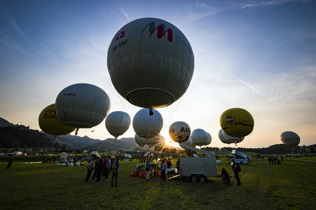 Swiss win world’s oldest balloon race - SWI swissinfo.ch
