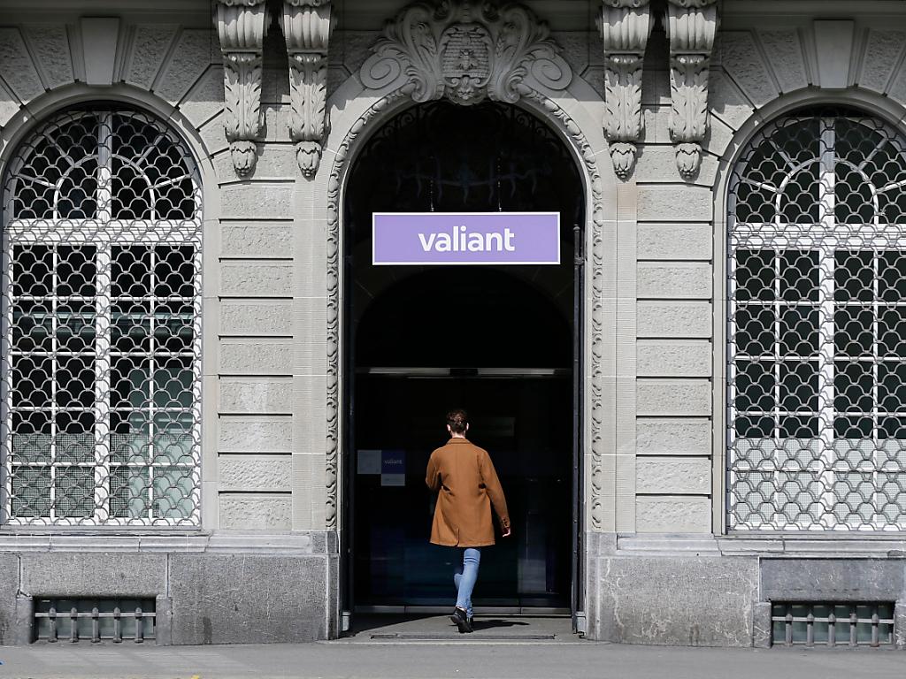 Valiant will Stellen schaffen und plant Vorstoss nach Zürich - SWI ...