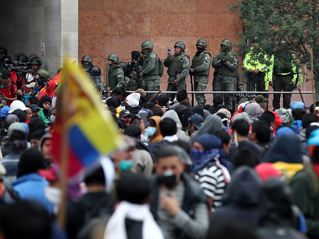 Equateur: chaos à Quito, couvre-feu autour des lieux de pouvoir - SWI ... Equateur: chaos à Quito, couvre-feu autour des lieux de pouvoir - SWI ...