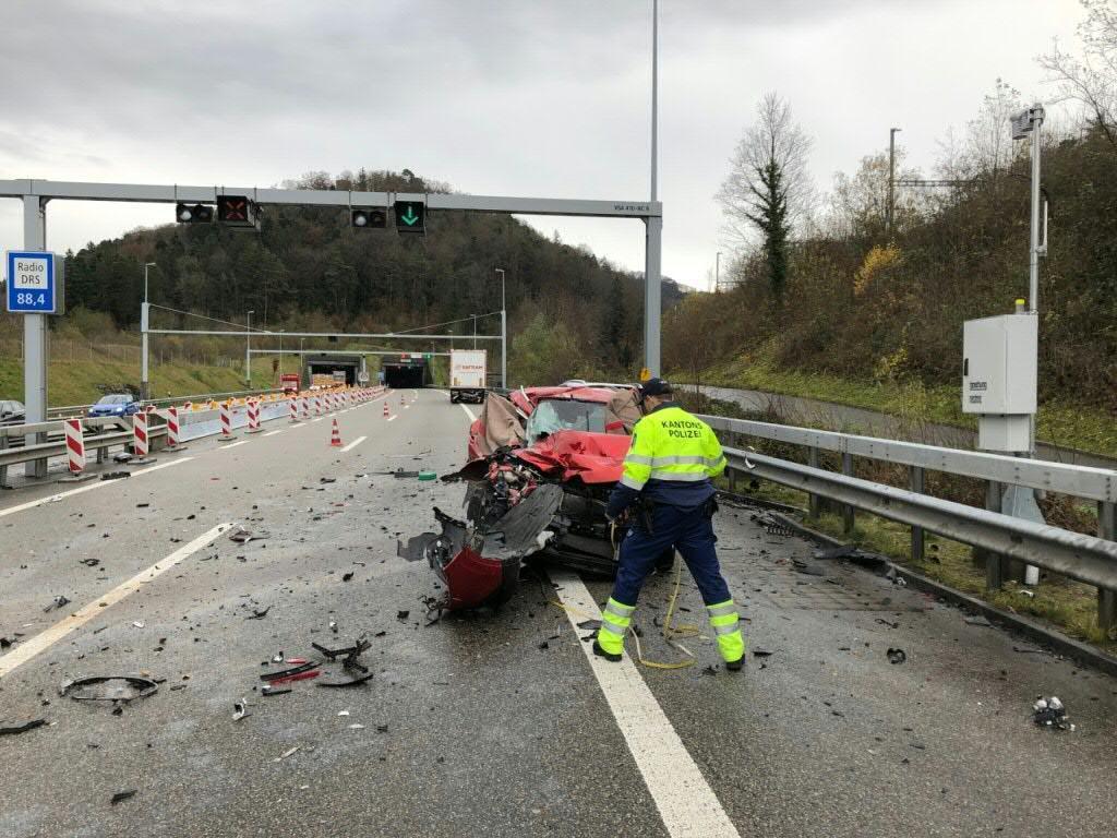 Schwerer Unfall auf A3: Eine Frau und zwei Männer wurden getötet - SWI swissinfo.ch