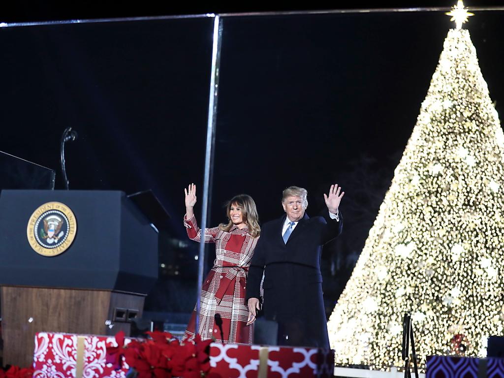 Melania Trump bringt "Nationalen Weihnachtsbaum" zum Leuchten - SWI ...