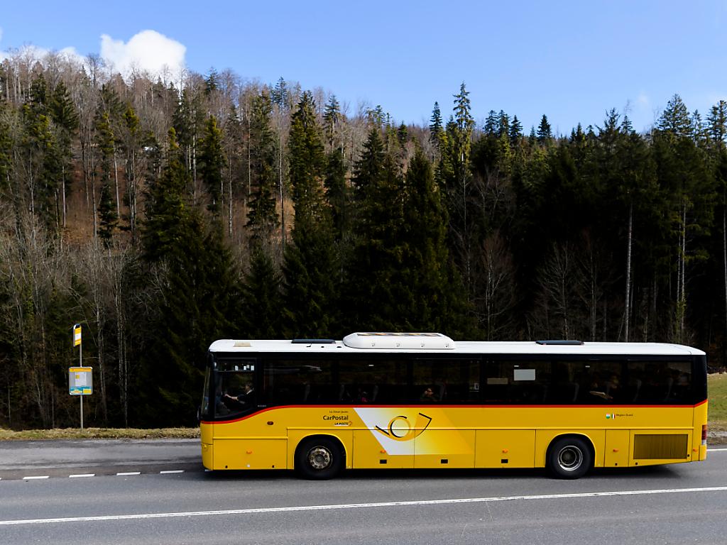 CarPostal remporte la mise au concours des lignes de bus du Jura - SWI ...