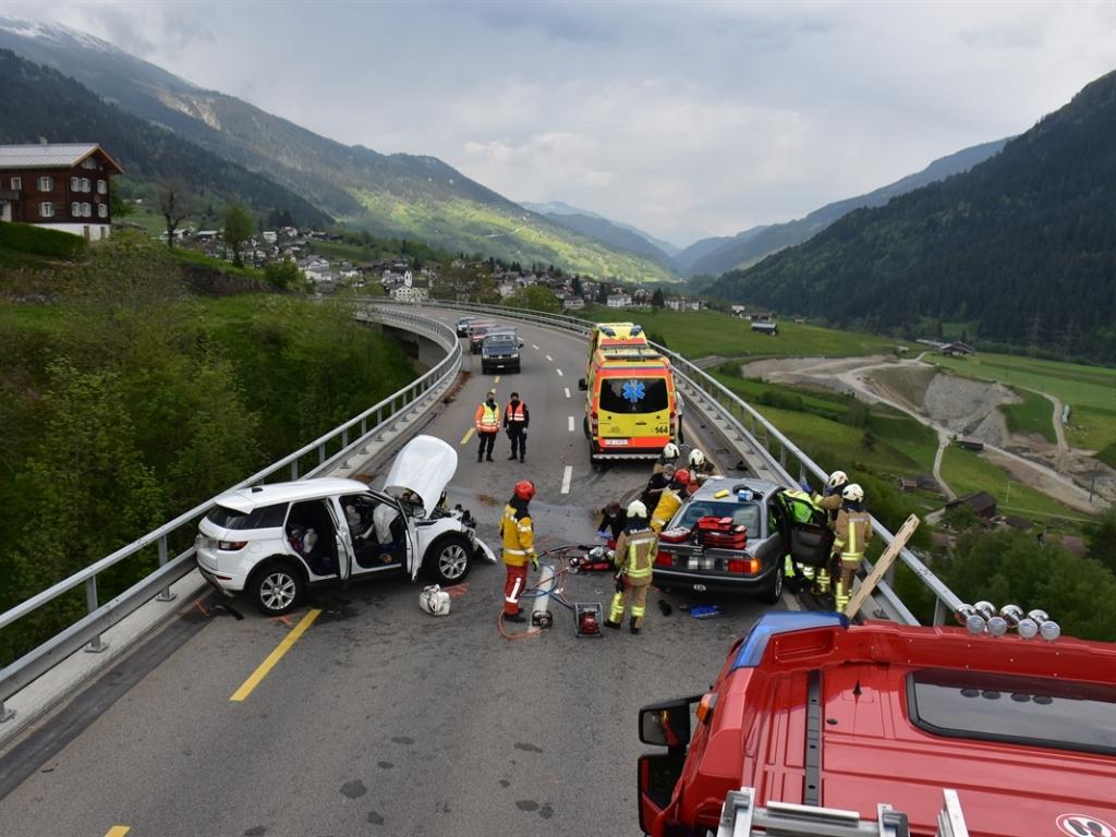 GR: scontro frontale a Rabius, un morto e quattro feriti - SWI swissinfo.ch
