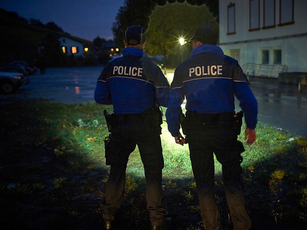 Situation sous contrôle à la place de la Planta à Sion - SWI swissinfo.ch