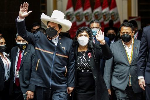 Castillo anuncia ex-guerrilheiro como chanceler ao dar posse a seu ...