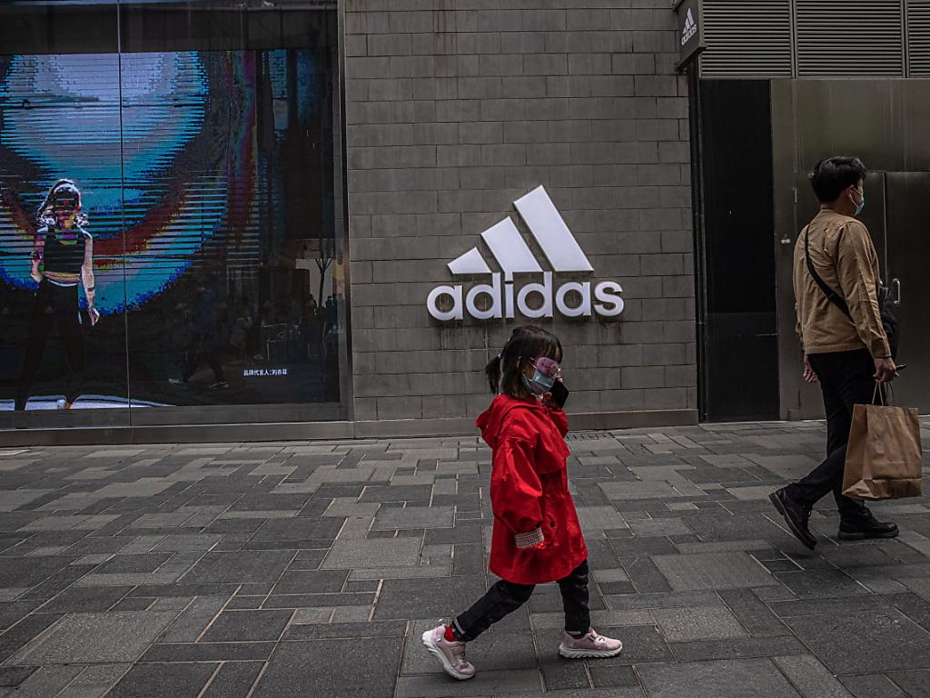Adidas: le bénéfice net chute de 38% premier trimestre - SWI swissinfo.ch