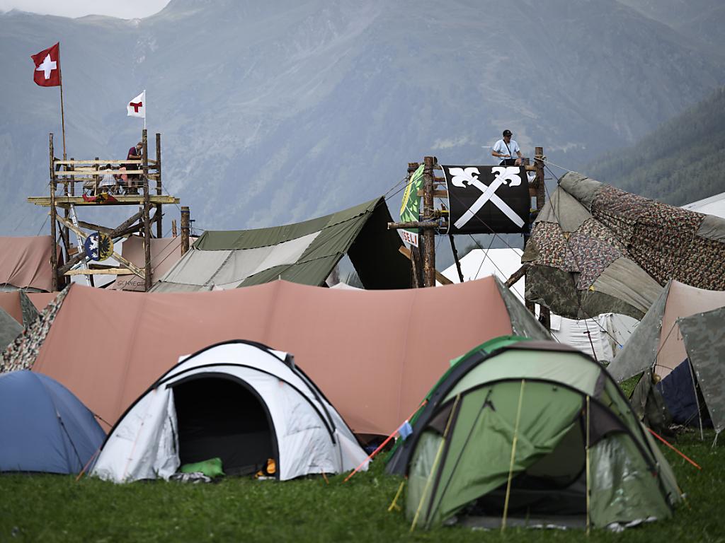 Les scouts traversent la Suisse pour rejoindre le Valais - SWI swissinfo.ch