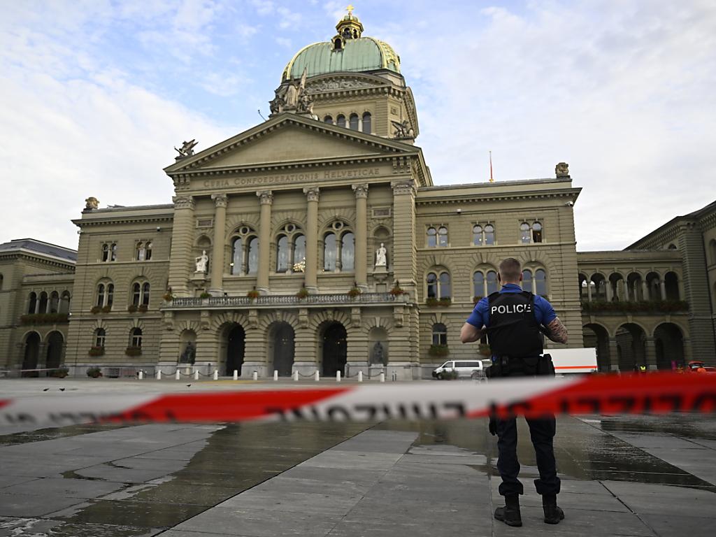 Le Palais fédéral bouclé temporairement à cause d'un objet suspect ...