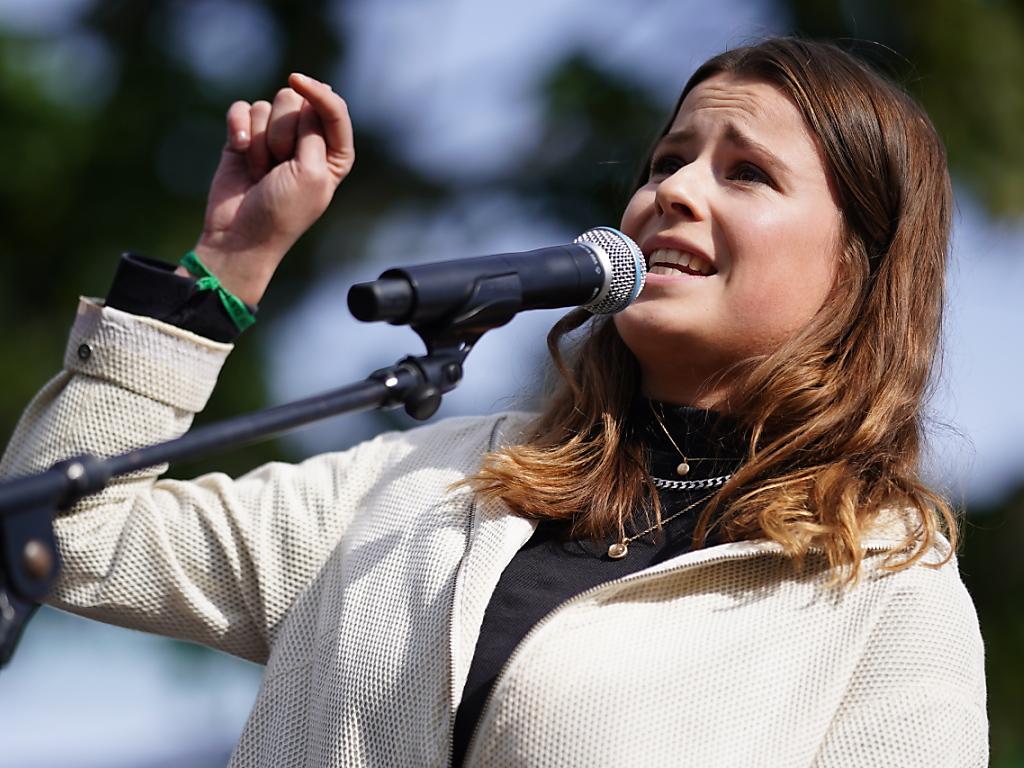 Manifestations dans le monde pour lutter contre le réchauffement - SWI ...