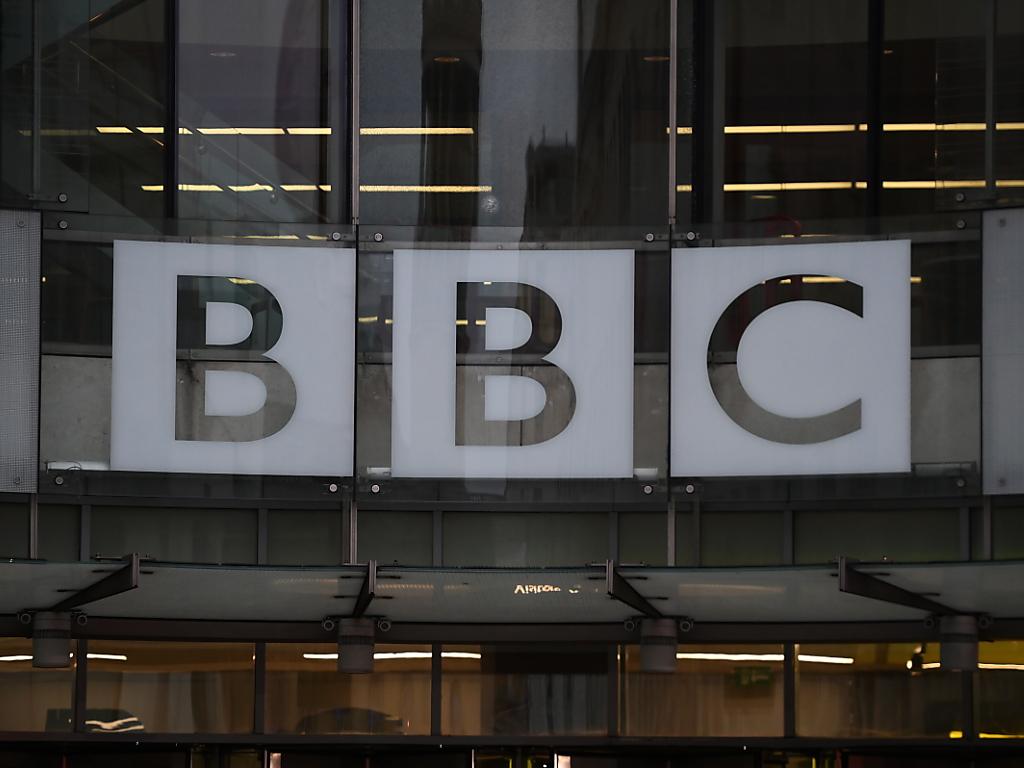 Royal Mint gibt Münze zum 100. Jahrestag der BBC-Gründung heraus - SWI ...