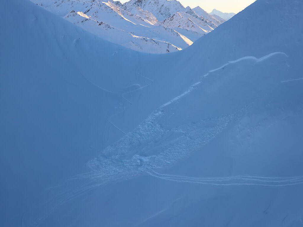 Skitourengänger stirbt nach Lawinenabgang im Wallis - SWI swissinfo.ch