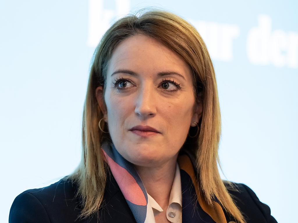 EU-Parlamentspräsidentin Metsola begrüsst deutsche Panzer für Ukraine ...