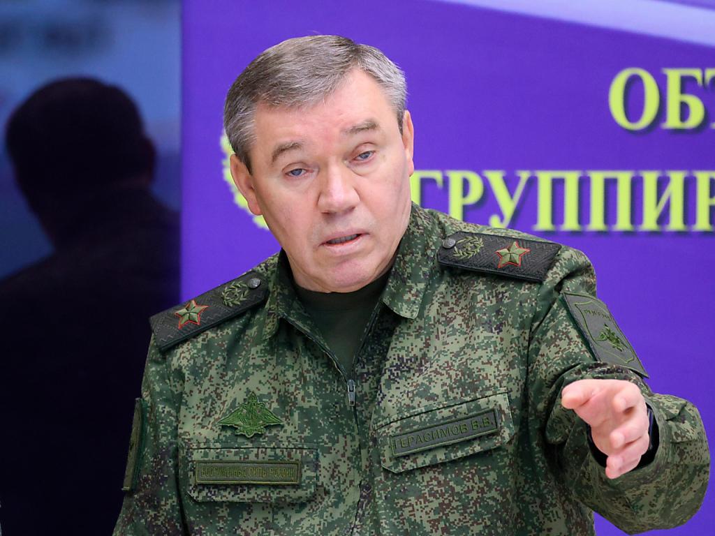Gegen den Westen: Russlands Generalstabschef betont Neuaufstellung ...