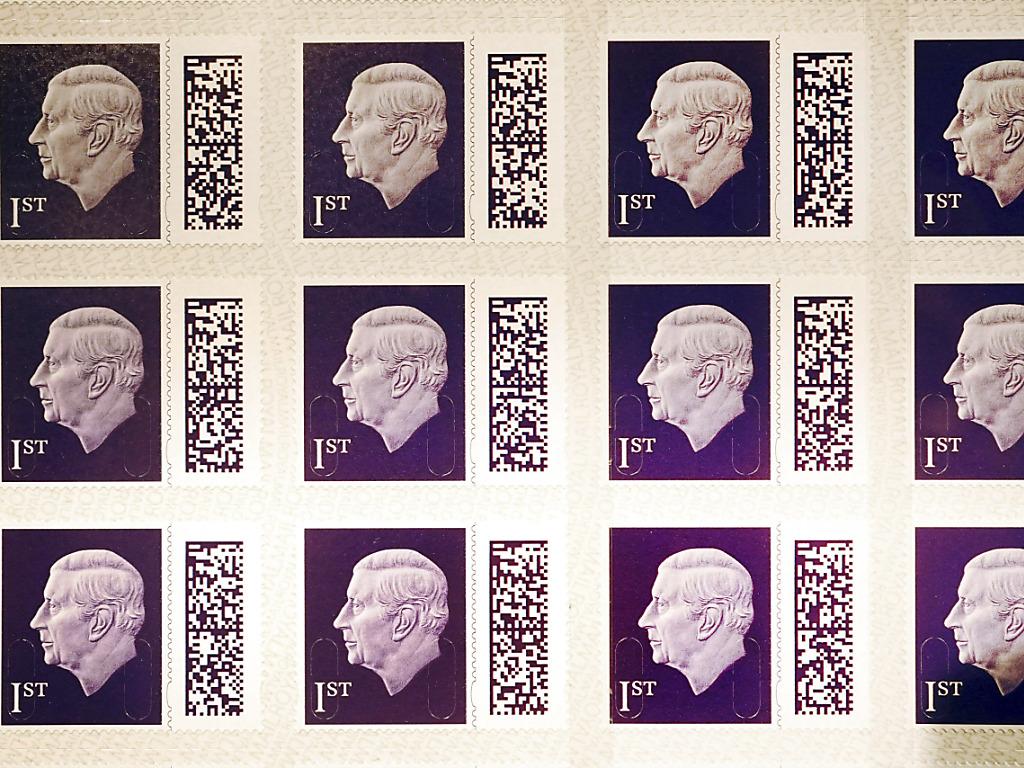 Gb: re Carlo senza corona su primo francobollo che lo raffigura - SWI ...