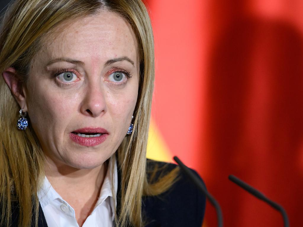 Ärger wegen hungerndem Häftling - Meloni schlichtet per Brief - SWI ...