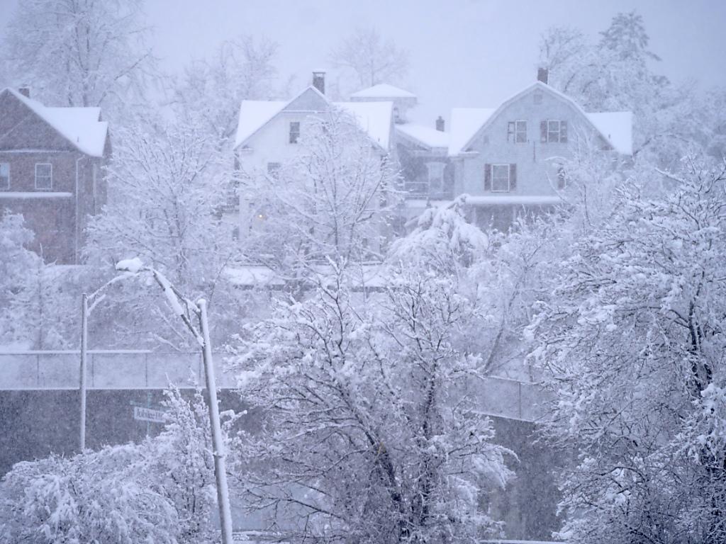 Une "double tempête" frappe les deux côtes des Etats-Unis - SWI ...