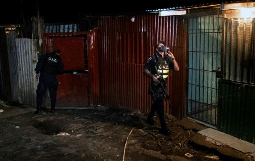 Policiais protestam na Costa Rica após redução de descanso para ...