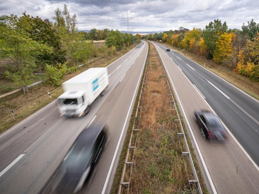 Lastwagen fährt auf deutscher Autobahn führerlos zwei Kilometer - SWI swissinfo.ch