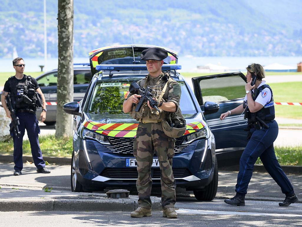 Attaque d'Annecy: "aucun mobile terroriste apparent" (procureur) - SWI ...