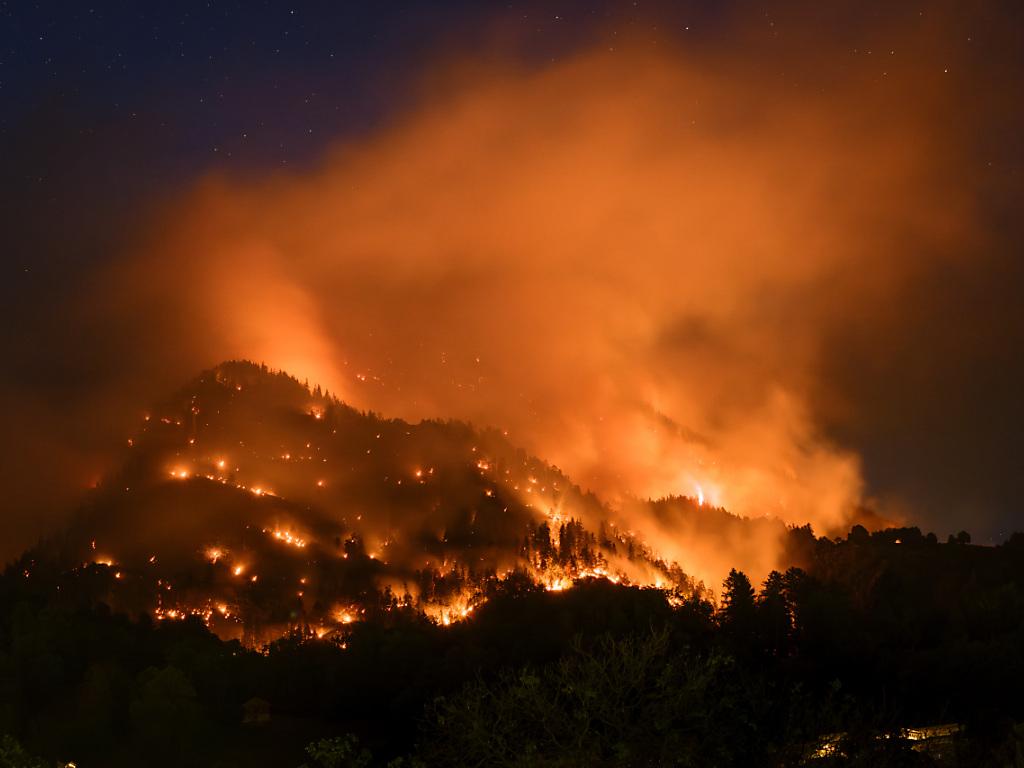 Waldbrand im Oberwallis noch nicht unter Kontrolle - SWI swissinfo.ch