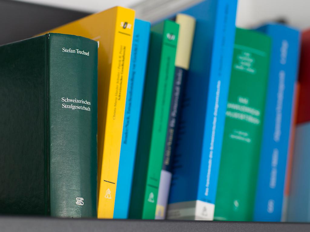 Il y a trop de nouvelles lois pénales, estiment les cantons - SWI ...