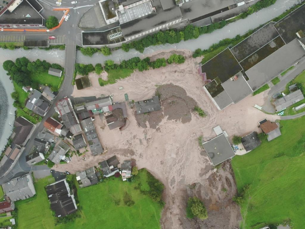 Situation nach Erdrutsch in Schwanden GL bleibt instabil - SWI swissinfo.ch