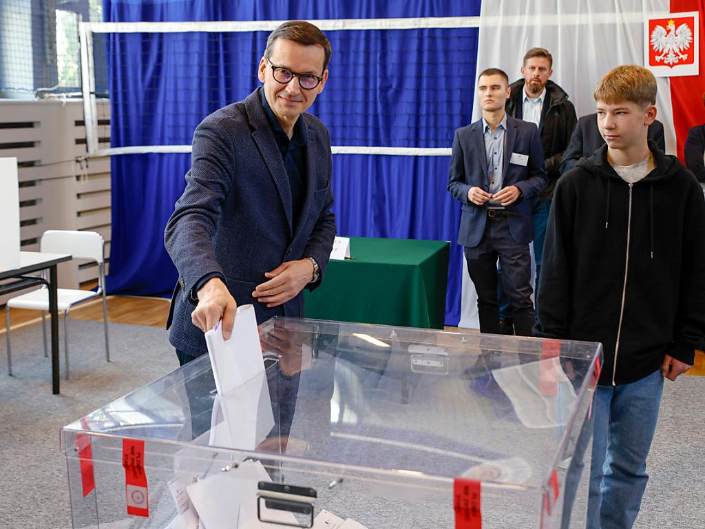 Neue Prognose: Polens Regierungspartei PiS ohne absolute Mehrheit - SWI swissinfo.ch