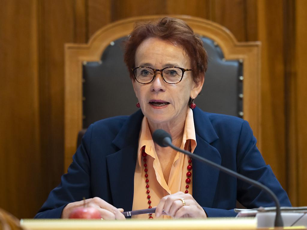 Basler SP-Ständerätin Eva Herzog im Amt bestätigt - SWI swissinfo.ch